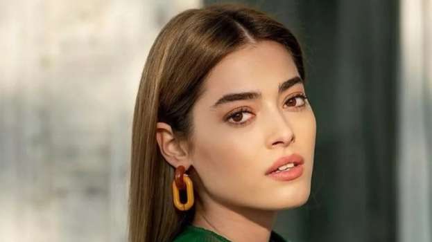 Ömer’in Süreyya'sı Simay Barlas kimdir?